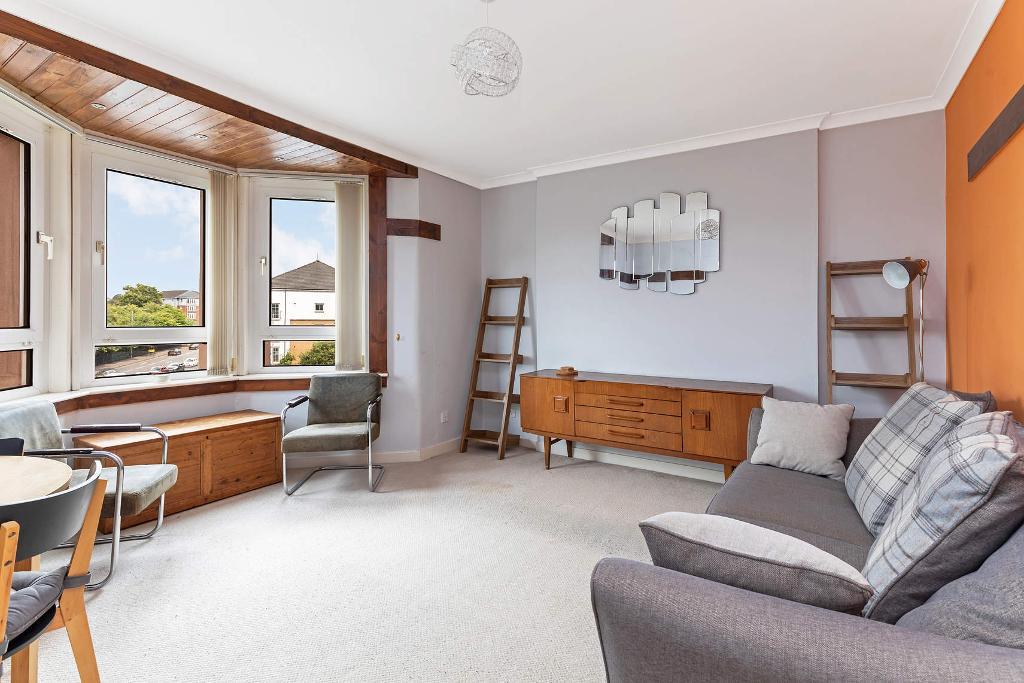 2 Bedroom Flat For Sale in Edinburgh Road, Glasgow, G33 2EU