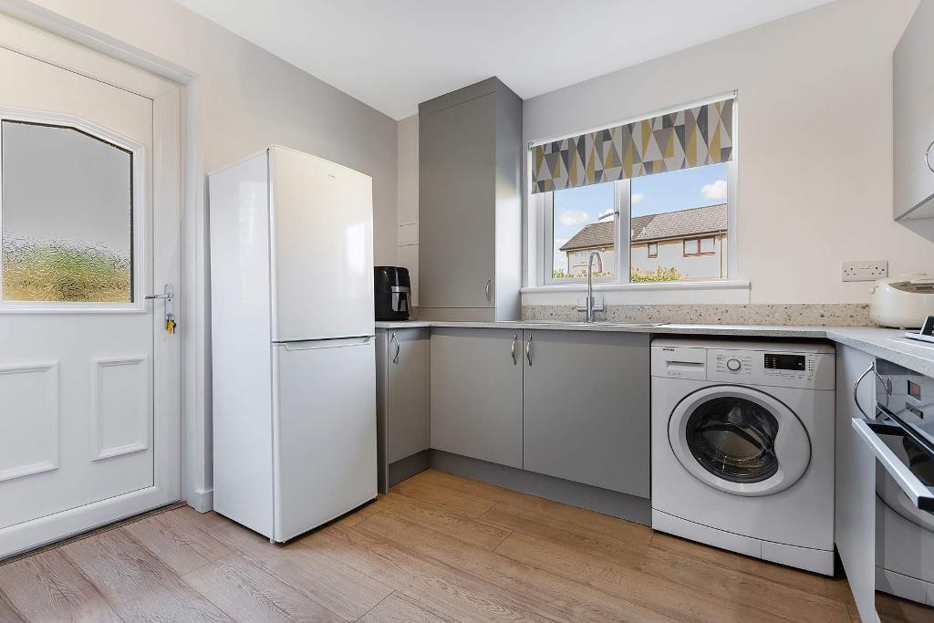 3 Bedroom Detached For Sale in Queensby Place, Baillieston, G69 6PU